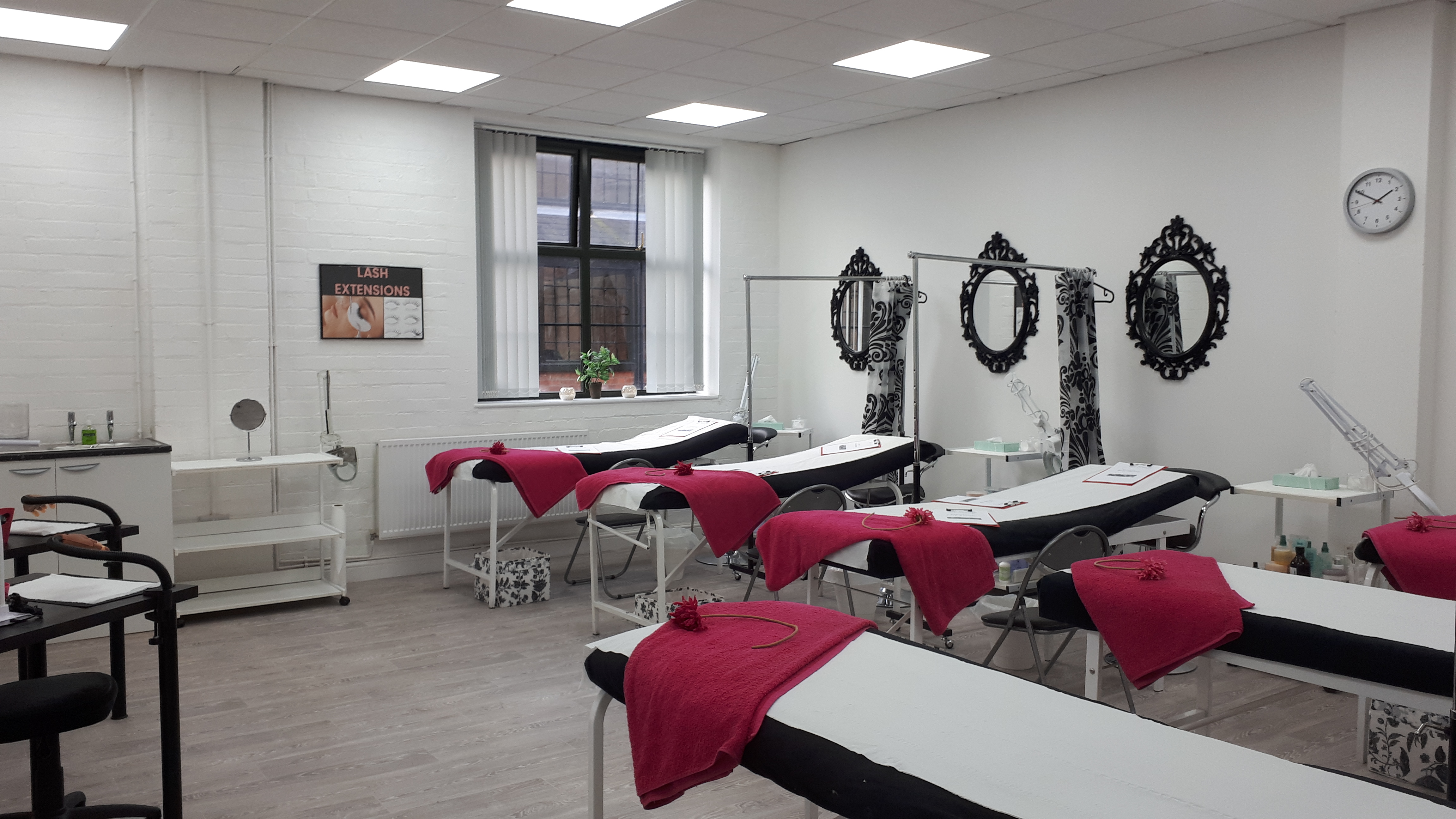 Birmingham Beauty School - Training Courses | The Beauty Academy
